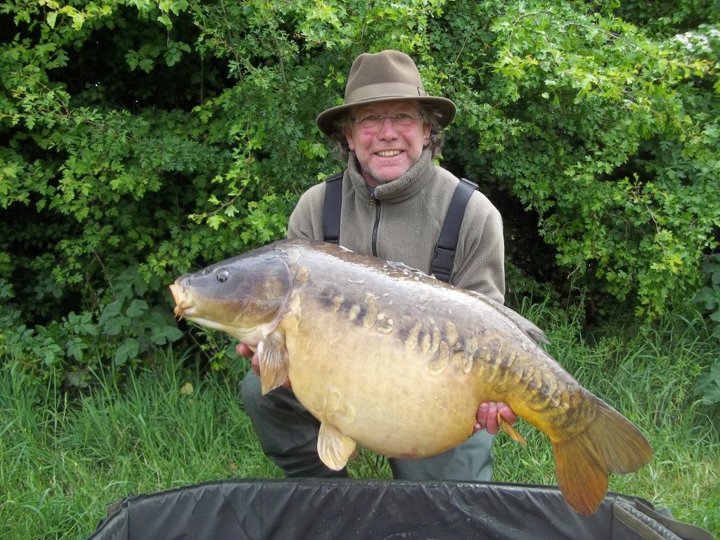 Big English Linear Mirror Captures How to Catch a 47lb Carp